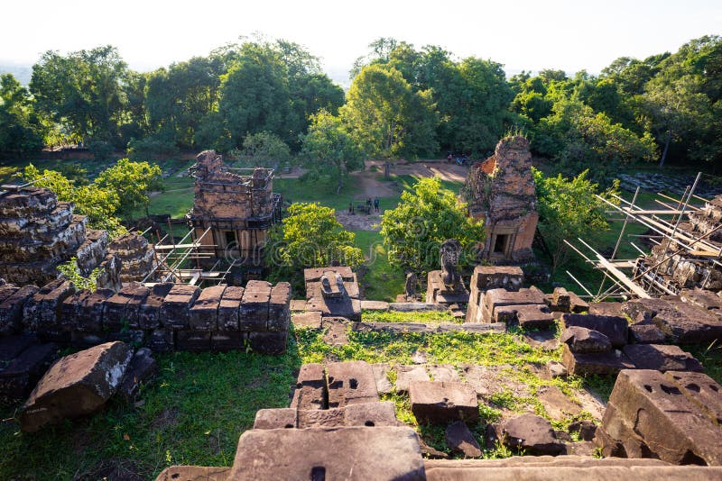 View of Phnom Bakheng Temple Editorial Image - Image of sunset, bakheng ...