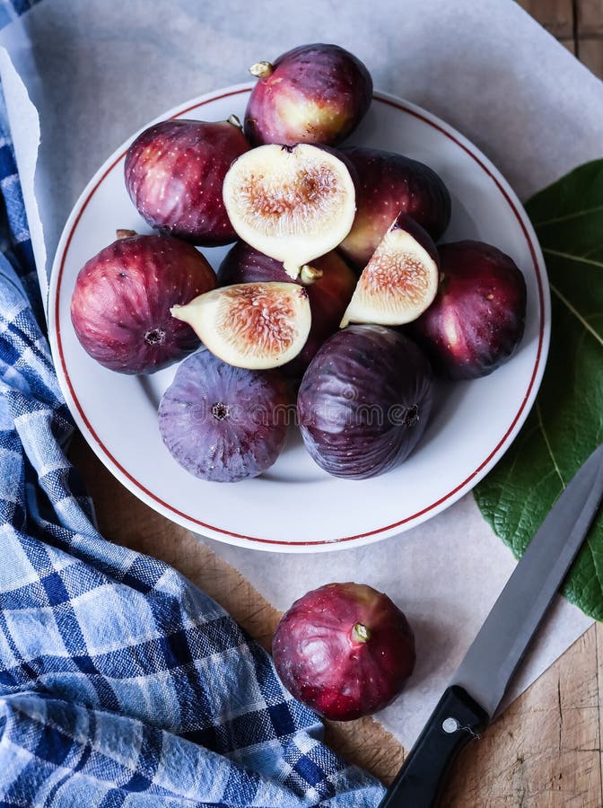 View at the Plate of Figs on the Table Stock Photo - Image of fresh ...