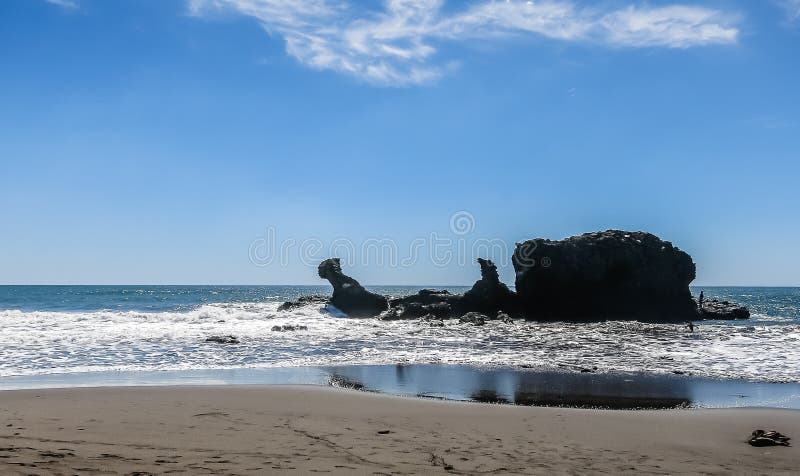 View of Rocks on El Tunco Beach at Sunset. El Tunco, El Salvador ...