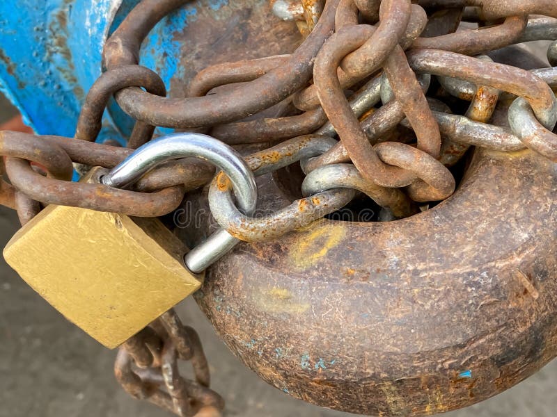 View of Rusty Chain and Lock Stock Image - Image of wallpaper, reptile ...