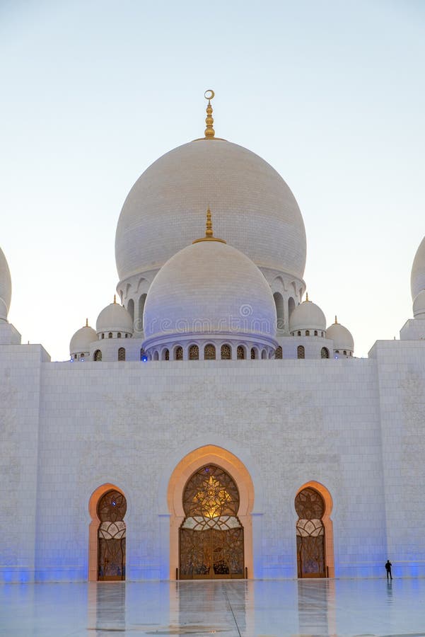 View of Sheikh Zayed Grand Mosque Editorial Stock Photo - Image of ...