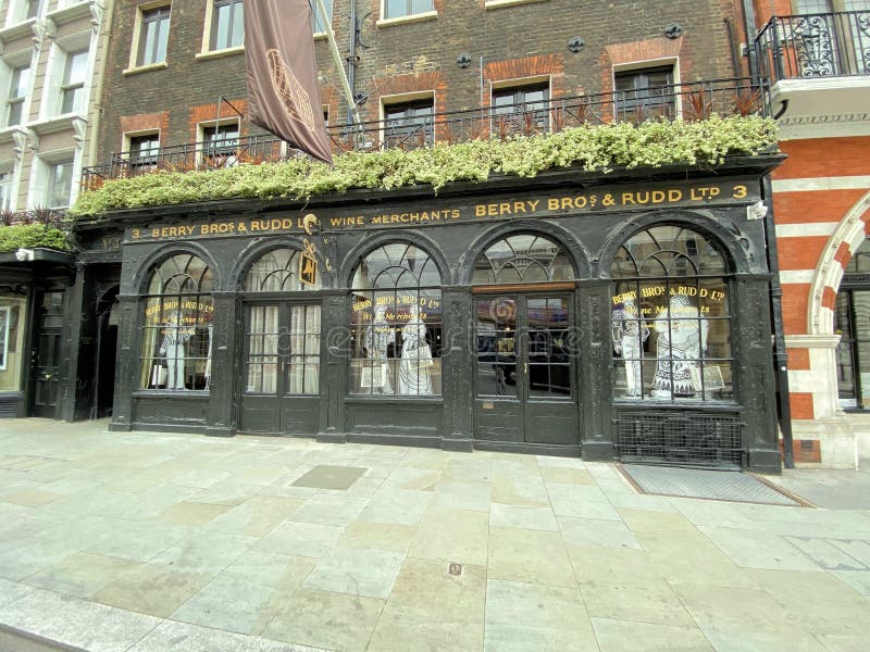 A view of a Shop in London editorial stock photo. Image of synagogue ...