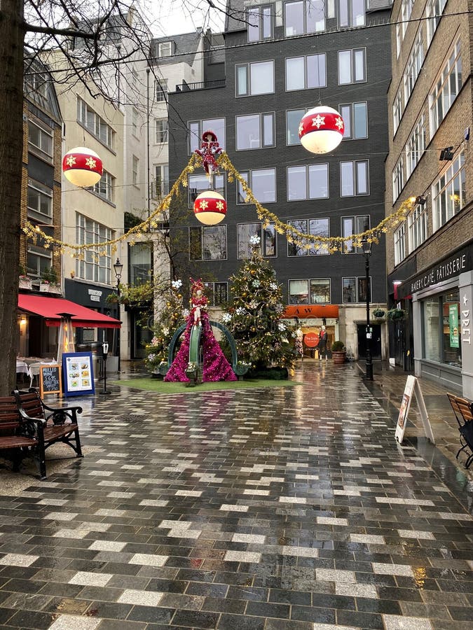Streets of London, Summertime - Shiny, Green Leaves. Stock Image ...