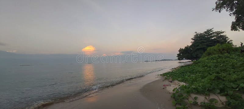 A View of the Sunset from a Beac. Stock Image - Image of beac, shining ...