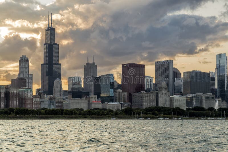 Sunset on Chicago Skyline editorial stock photo. Image of lake - 109167203