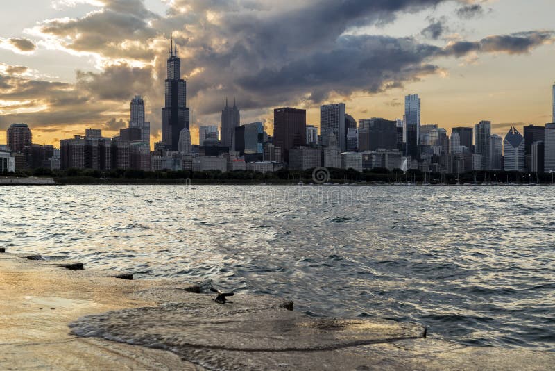 Sunset on Chicago Skyline editorial stock image. Image of blue - 109348009
