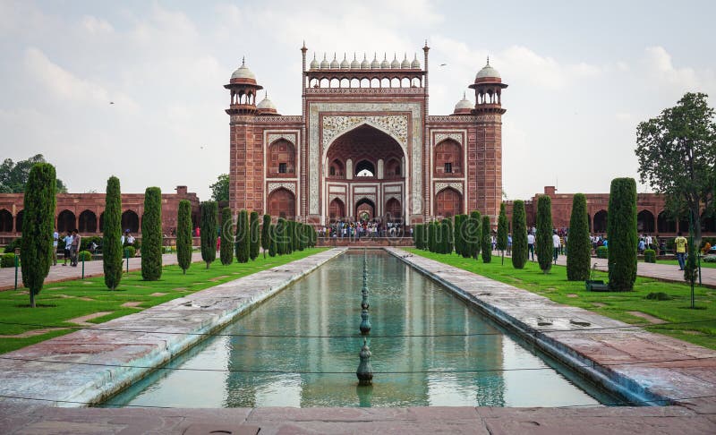 View of the Taj Mahal in Agra, India Editorial Stock Photo - Image of ...