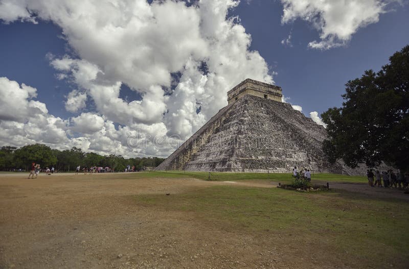 View of Three Quarters of the Pyramid of Chichen Itza Editorial Image ...
