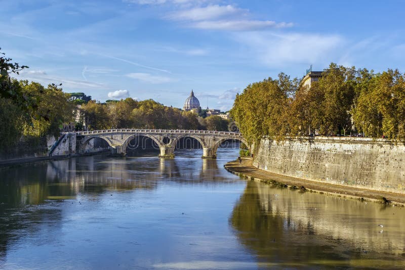 View of the Tiber River, Rome Stock Image - Image of history, tourism ...