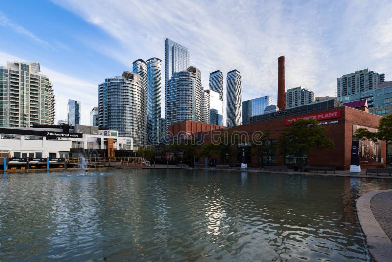 View of Toronto from the Marina Editorial Stock Photo - Image of modern ...