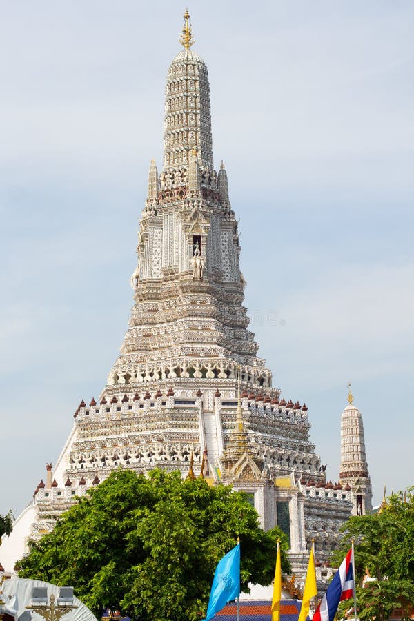 View of Wat Arun from the River, Bangkok, Thailand Editorial Stock ...