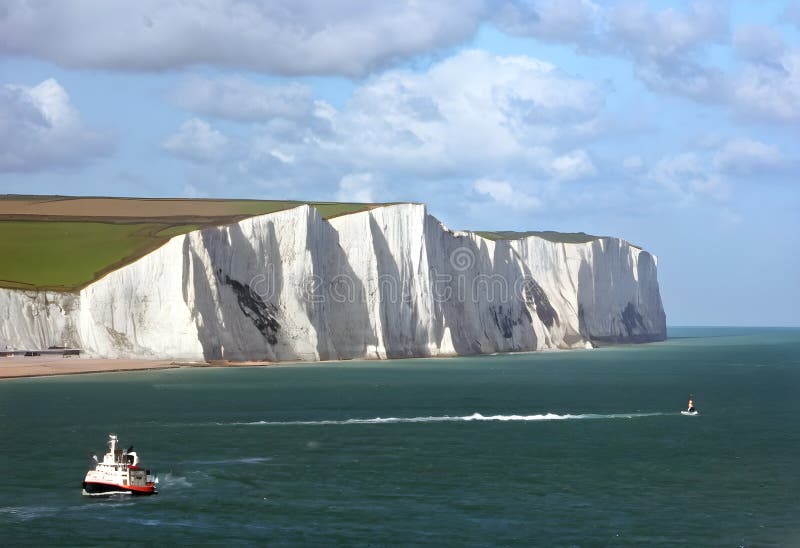 A View of the White Cliffs of Dover Stock Illustration - Illustration ...