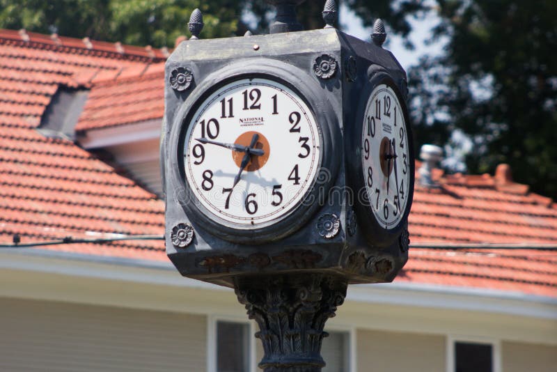 Street Clock in a Neighborhood in Evansville, Indiana Editorial Photo ...