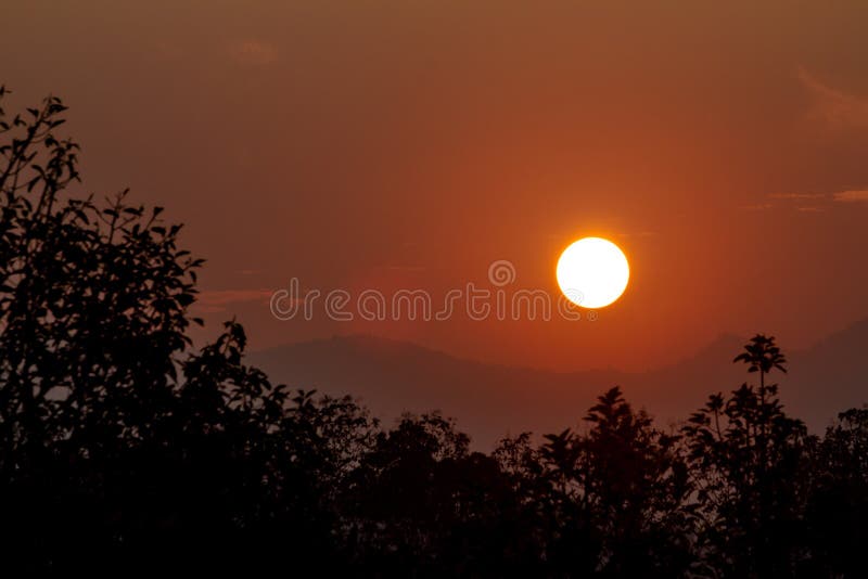 View Images of the Sun Falling Behind the Mountains. Stock Photo ...