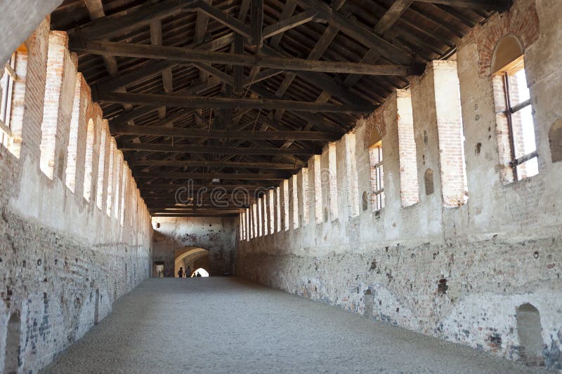 Il Castello Di Vigevano Si è Acceso Dal Sole Nella Provincia Di Pavia ...