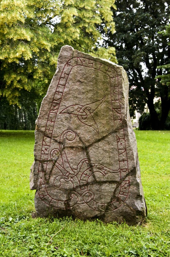 Vikings runestone arkivfoto. Bild av runes, grave, protection - 29614412