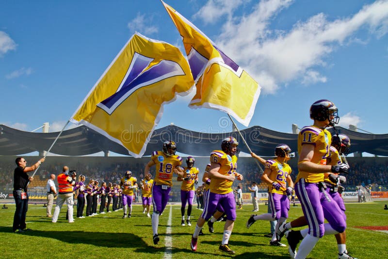 Vikings vs. Broncos editorial photography. Image of goal - 23657482