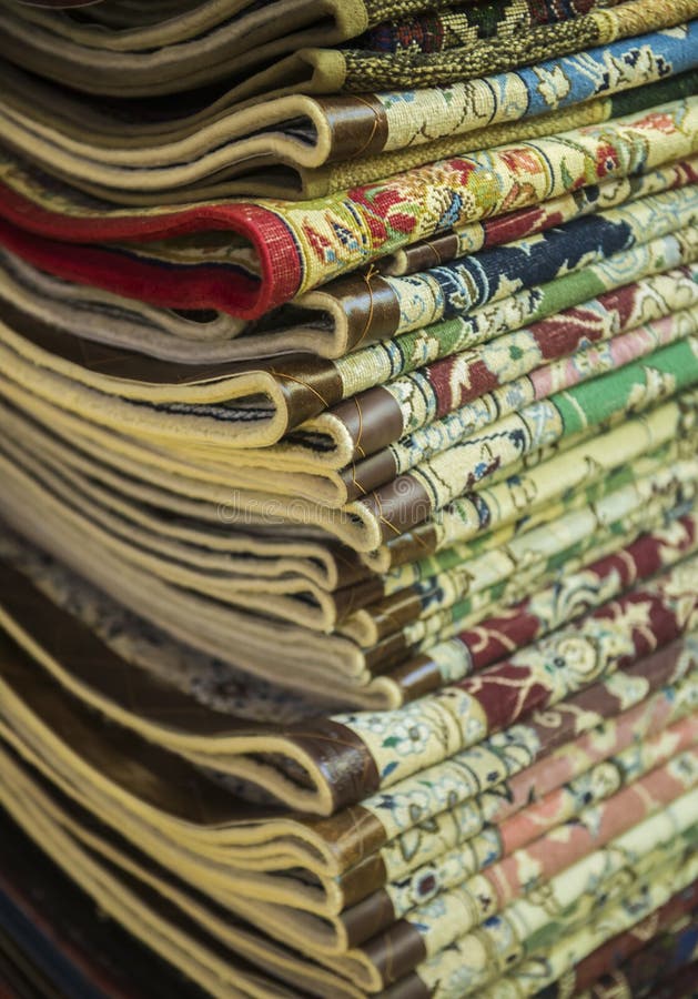 Mattor vek till salu arkivfoto. Bild av lämpligtvis, färgrikt - 52438122