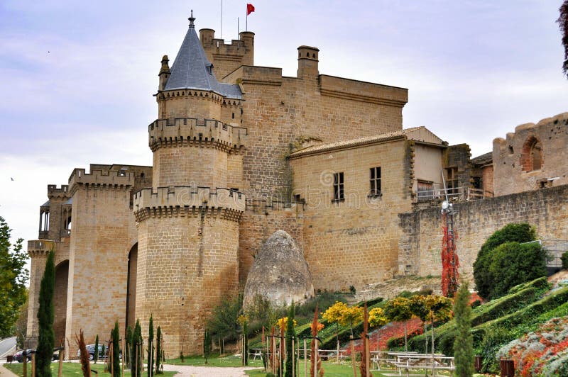 Vila Medieval De Olite Com As Torres Do Castelo Velho, Navarra, Espanha ...
