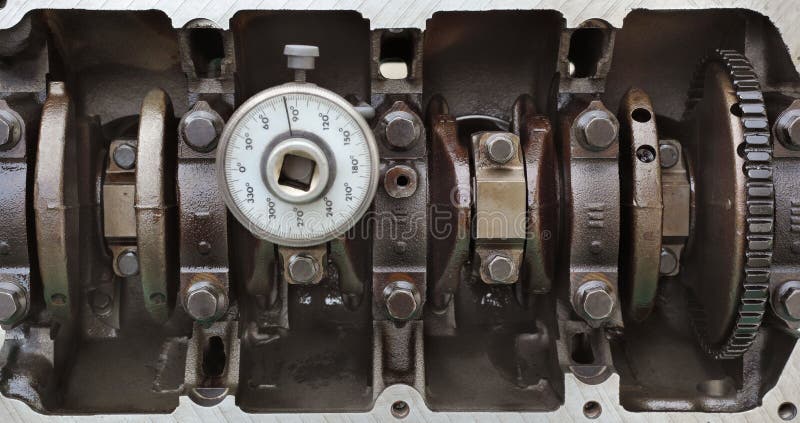 Vilebrequin Avec L'outil De Mesure D'angle Photo stock - Image du ...