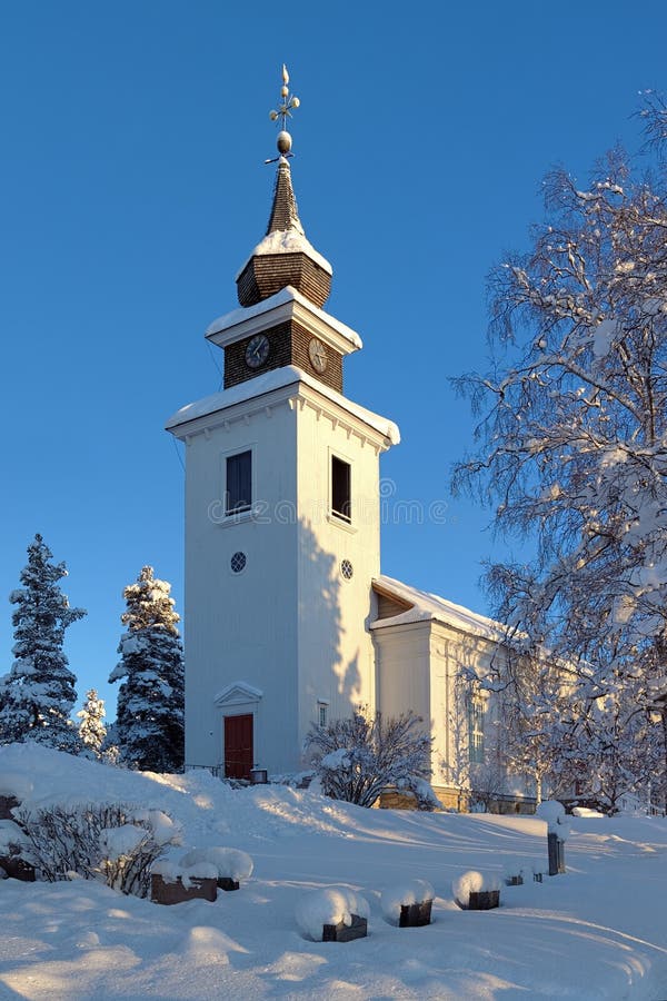 Vilhelmina Kyrka I Vinter, Sverige Arkivfoto - Bild av kyrkog, bygger ...