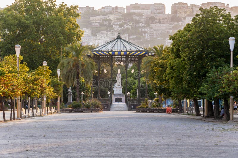 Villa Comunale Park, Famoso Sorrento Fotografia Stock - Immagine di ...