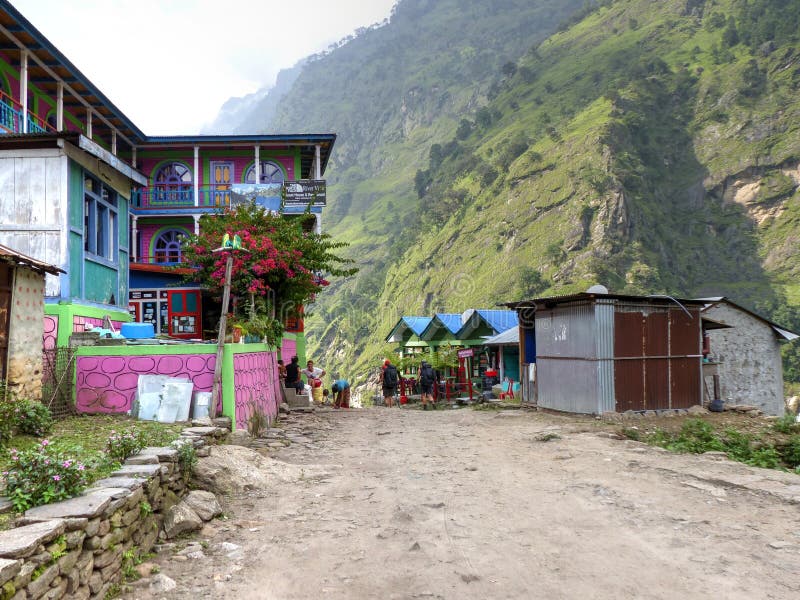 Village de Jagat - Népal image stock éditorial. Image du fleuve - 53433439