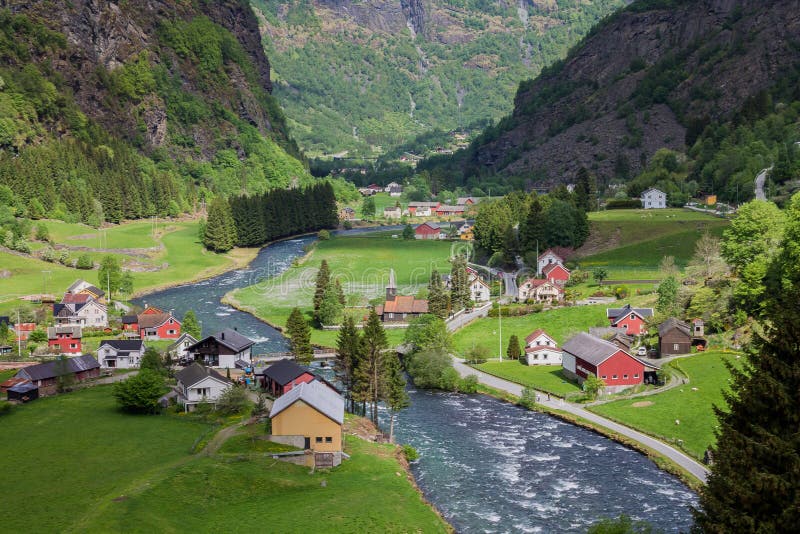 Village de Flam photo stock. Image du fleuve, vert, home - 57160634