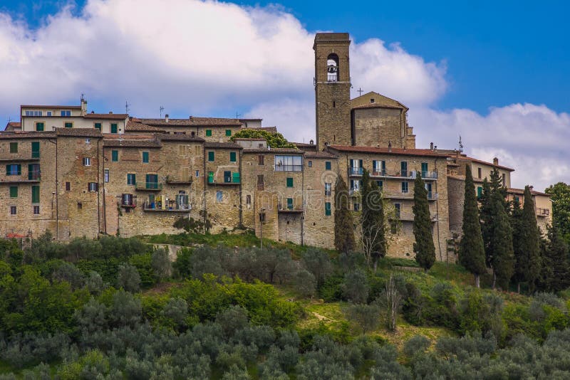 Villaggio Storico Di Gualdo Cattaneo Immagine Stock - Immagine di ...