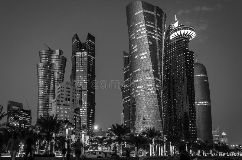 Ville De Doha, Qatar La Nuit Photo stock - Image du construction ...