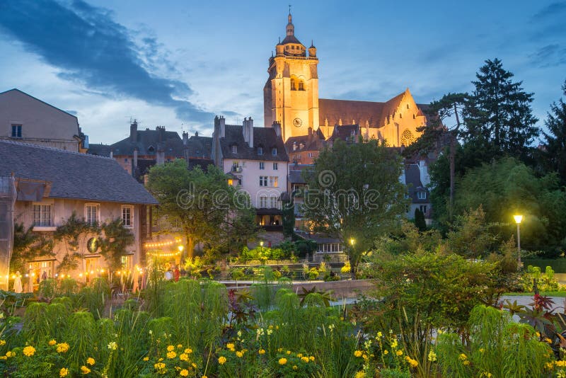 Dole, France photo stock. Image du beau, fleurs, bateau - 46728850