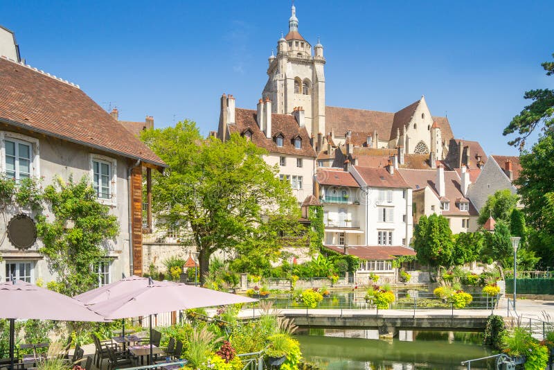 Dole, France photo stock. Image du beau, fleurs, bateau - 46728850