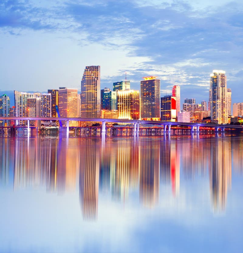 Ville De Miami La Floride, Horizon De Nuit Photo stock - Image du ...
