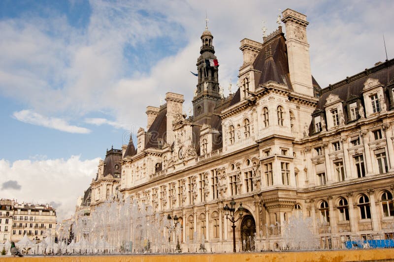 Ville de Paris stock image. Image of fontaine, traveler - 23229103