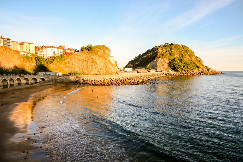 Ville De Pays Basque Espagne De Getaria Image stock - Image du ciel ...