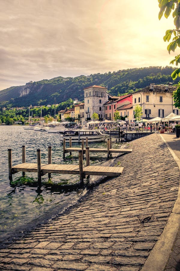 Village De Pella Au Lac Orta, Italie Image stock - Image du piémont ...