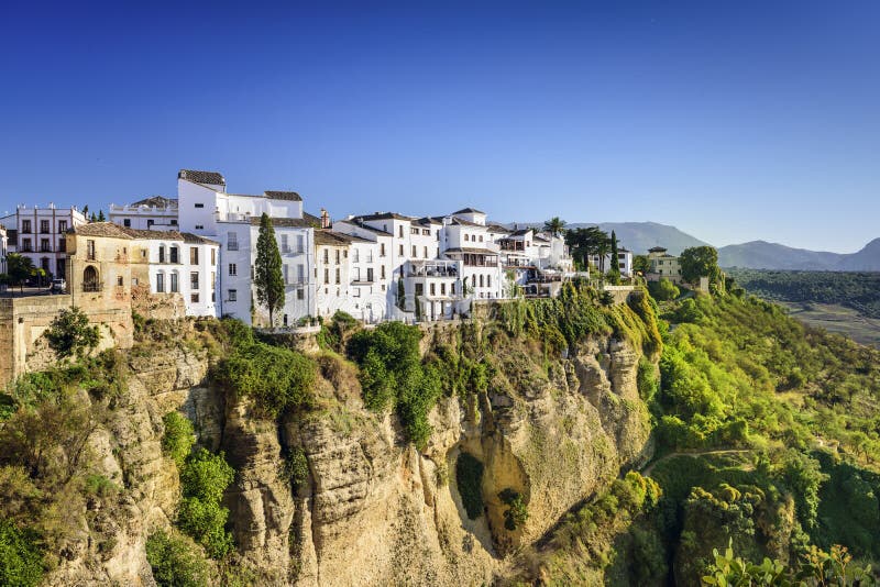 Ville De Ronda, Espagne Cliffside Photo stock - Image du ville, scène ...