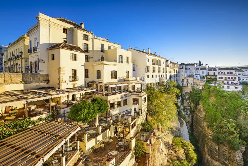 Ville De Ronda, Espagne Cliffside Image stock - Image du européen ...