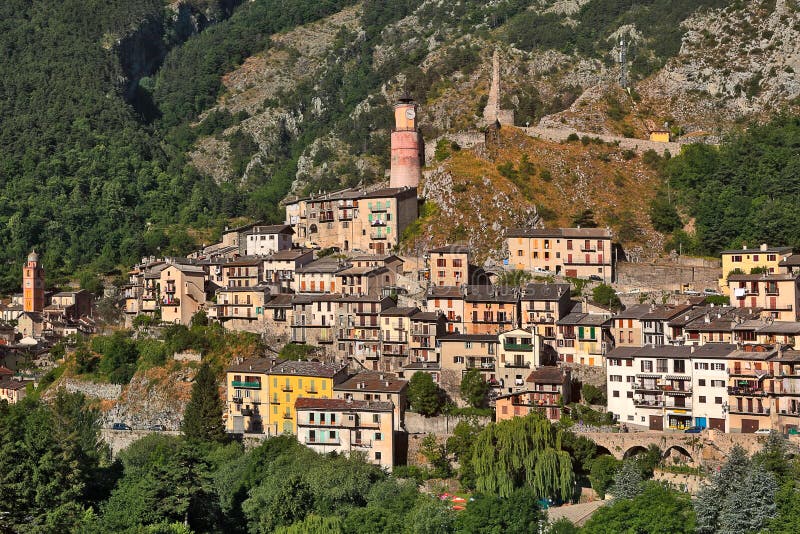 Ville de Tende, France. photo stock. Image du repère - 35652884