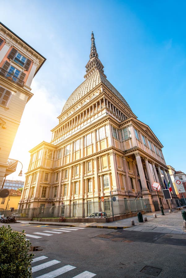 Centre De La Ville De Turin Avec La Taupe Antonelliana, Turin, Italie ...