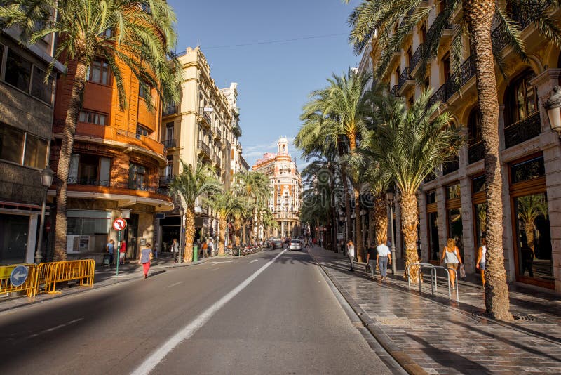 Rue Avec Valencia Bank Building. Valence, Espagne Image éditorial ...