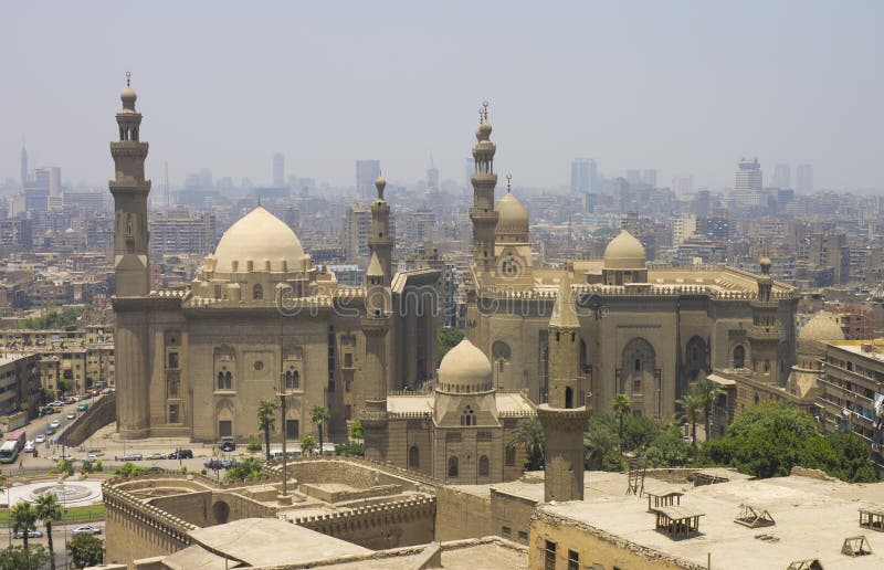Ville Du Caire Et Une Grande Mosquée Photo stock - Image du arbres ...