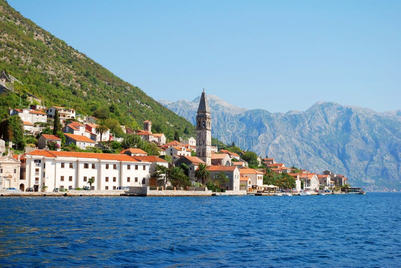 Ville estivale photo stock. Image of course, bleu, ressource - 7423766