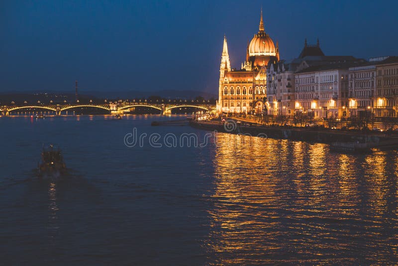 Ville L'Europe De Budapest Hongrie Image stock - Image du europe ...