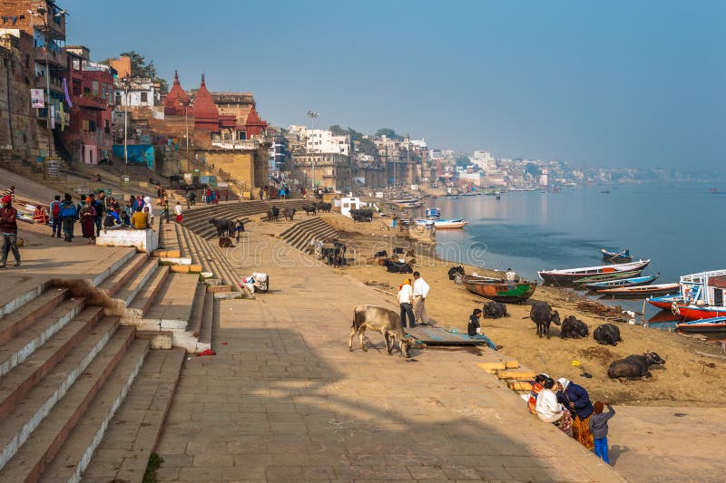 Ville Sainte De Varanasi, Inde Image stock - Image du lumière ...