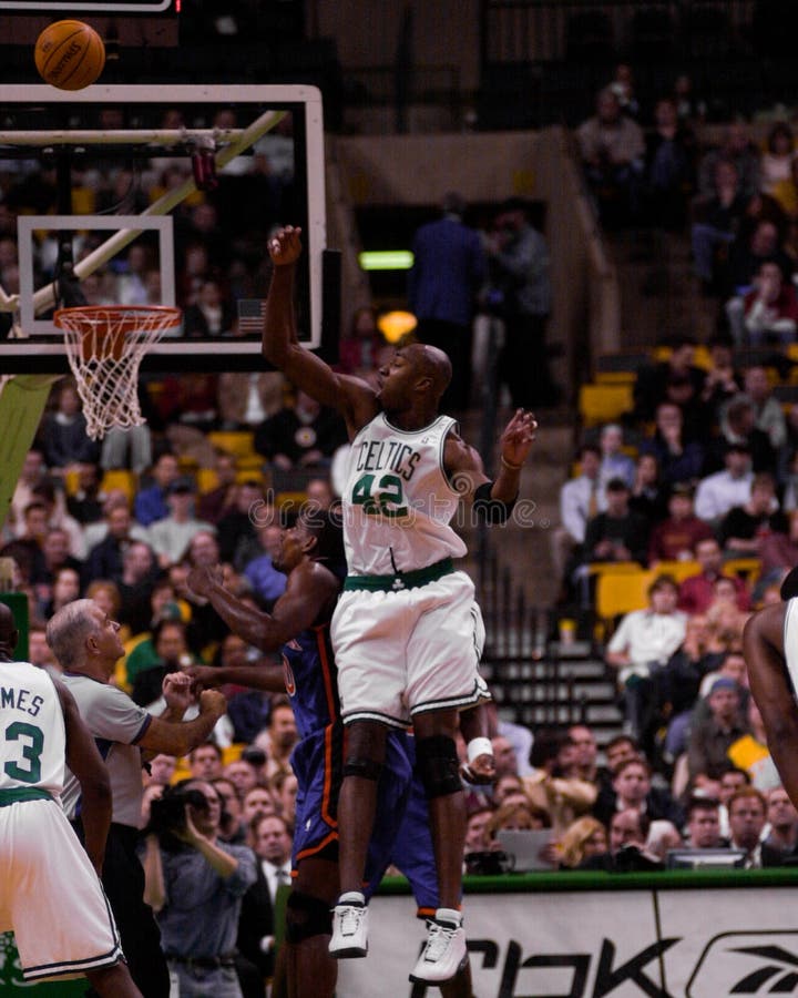 Vin Baker, Boston Celtics editorial photo. Image of forward - 44363456