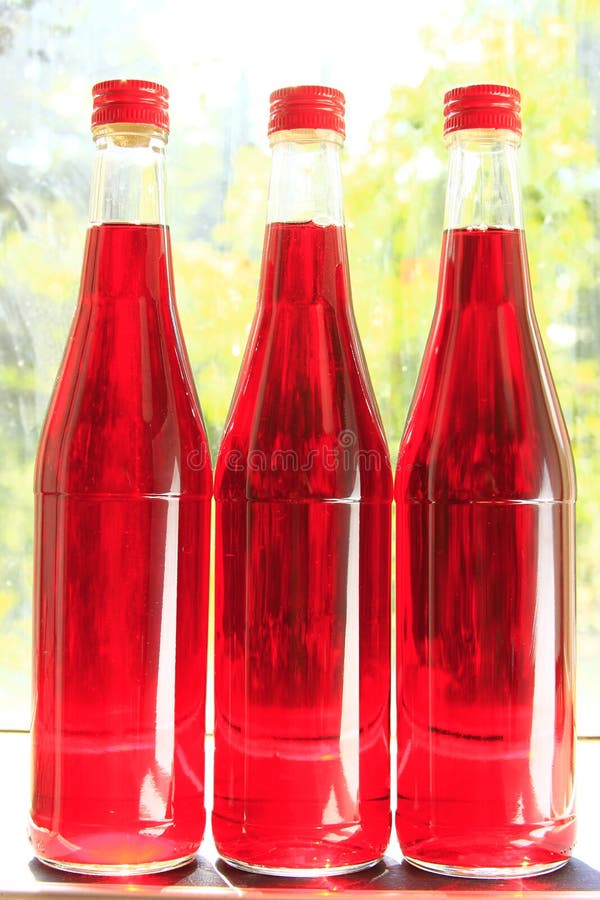 Vin de groseille rouge photo stock. Image du boisson - 25527218