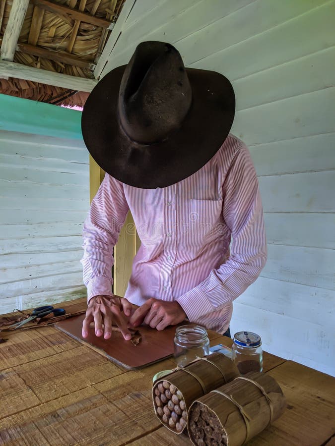 Vinales, Cuba - December 24, 2019: Man Making Luxury Handmade Cuban ...