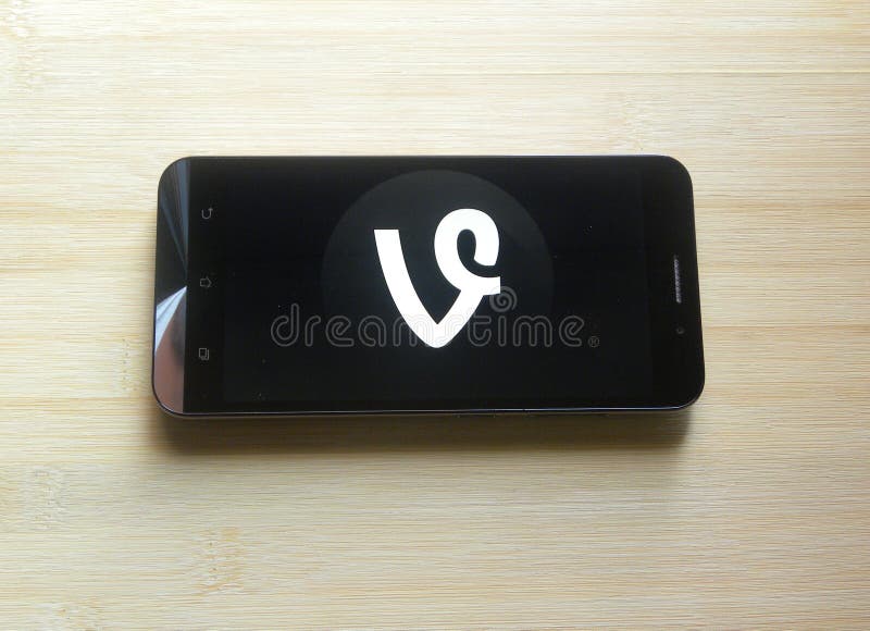 Vine on mobile phone editorial photo. Image of device - 144673356