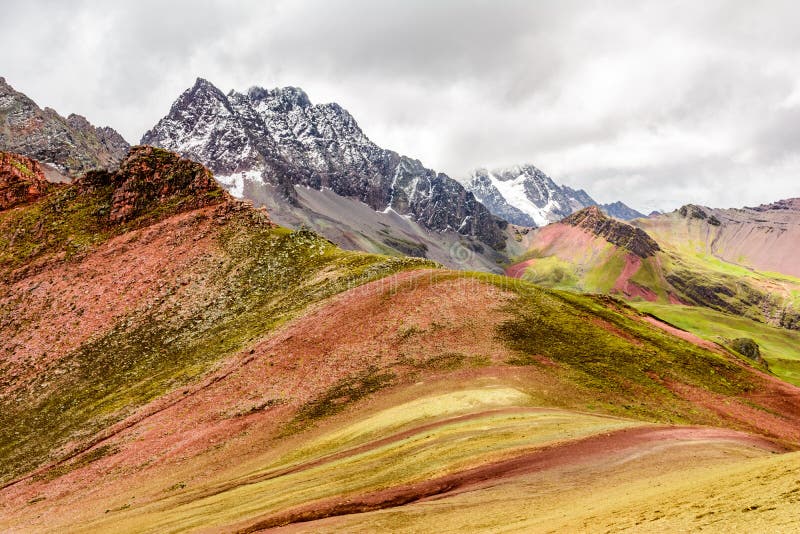 Vinicunca Oder Regenbogen-Berg, Pitumarca, Peru Stockfoto - Bild von ...